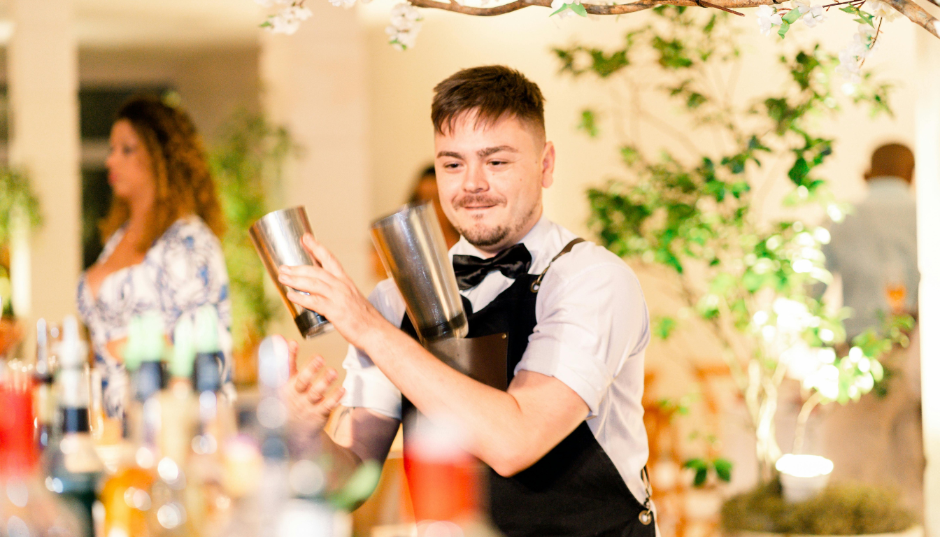 Flair Bartending : L'Art de Sublimer le Cocktail par le Spectacle – Kit ...